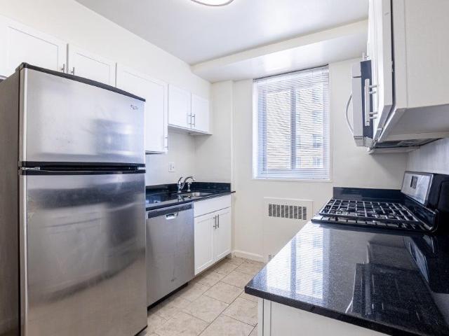 2 BR, 2 BA Apartment 2601 Woodley Place NW Unit 112, Washington, DC 20008