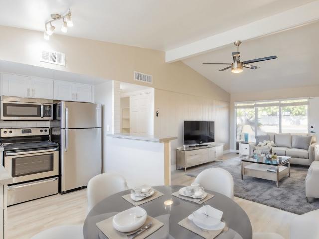 2 BR, 2 BA Apartment 2620 N 40th St Unit 38, Phoenix, AZ 85008