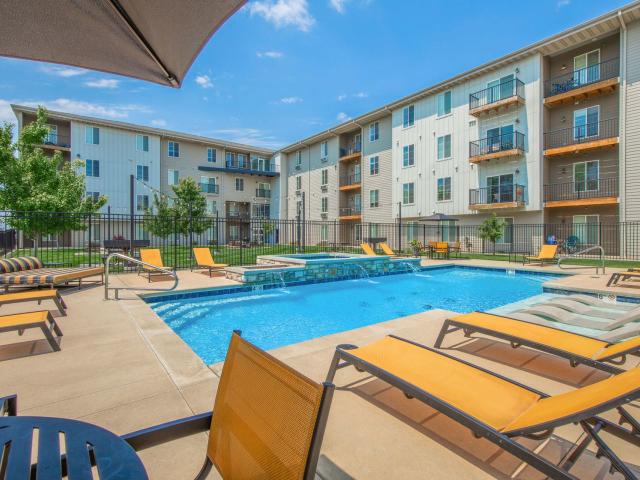 2 BR, 2 BA Apartment 2621 South Jefferson Avenue Unit 205, Springfield, MO 65807