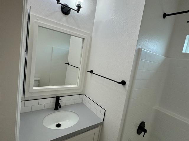 2 BR, 2 BA Apartment 2627 East La Palma Avenue, Anaheim, CA 92806