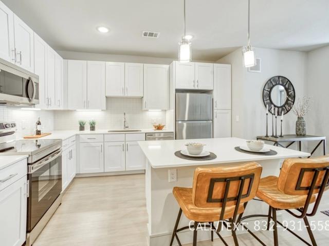 2 BR, 2 BA Apartment 268 W Crosstimbers St, Houston, TX 77018