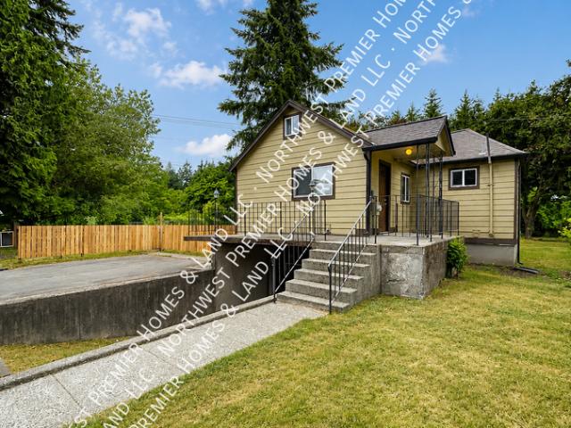 2 BR, 2 BA Apartment 2690 Erlands Point Rd NW, Bremerton, WA 98312