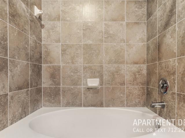 2 BR, 2 BA Apartment 2691 Old Alvin RdÂ, Pearland, TX 77581