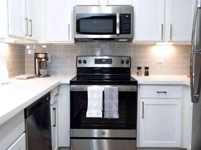 2 BR, 2 BA Apartment 2698 Briar Ridge Dr, Houston, TX 77057