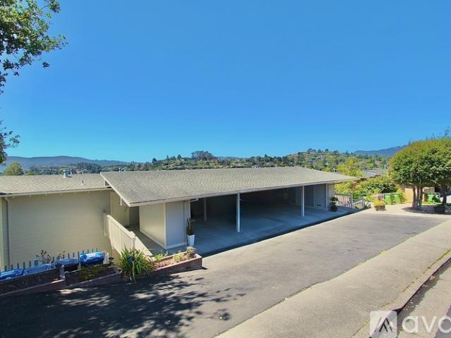 2 BR, 2 BA Apartment 26 Circle Dr, Unit B, Tiburon, CA 94920