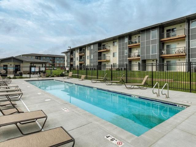 2 BR, 2 BA Apartment 2701 Cedar St Unit 102, Norwalk, IA 50211