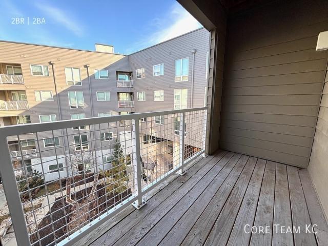 2 BR, 2 BA Apartment 2705 McGee Trafficway, Kansas City, MO 64108