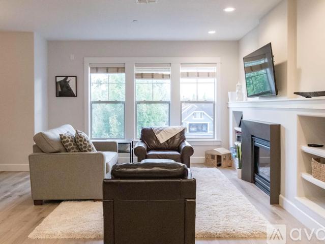 2 BR, 2 BA Apartment 2705 NW Crossing Dr, Unit 2, Bend, OR 97701