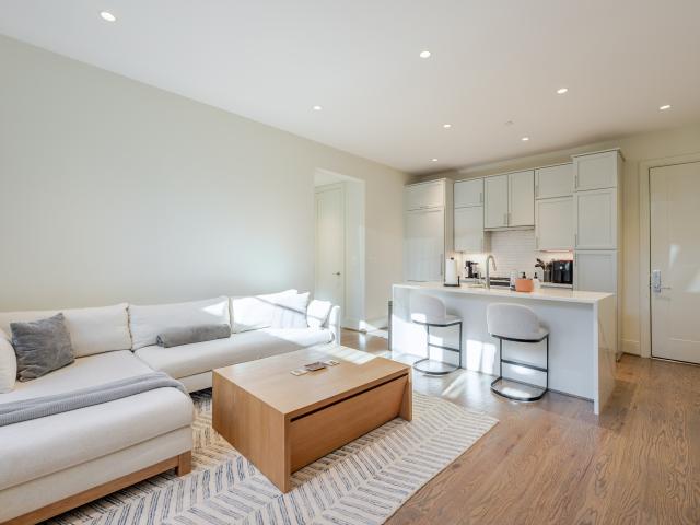 2 BR, 2 BA Apartment 270 15th St SE, Washington, DC 20003
