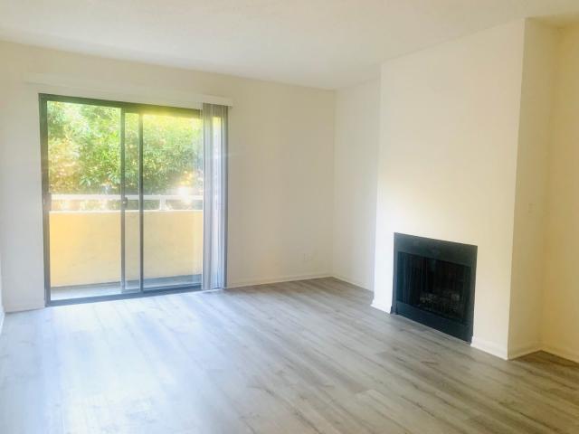 2 BR, 2 BA Apartment 2724 Abbot Kinney Boulevard Unit 305, Venice, CA 90291