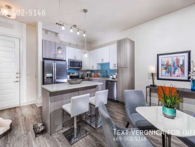 2 BR, 2 BA Apartment 2727 Inwood Rd, Dallas, TX 75235