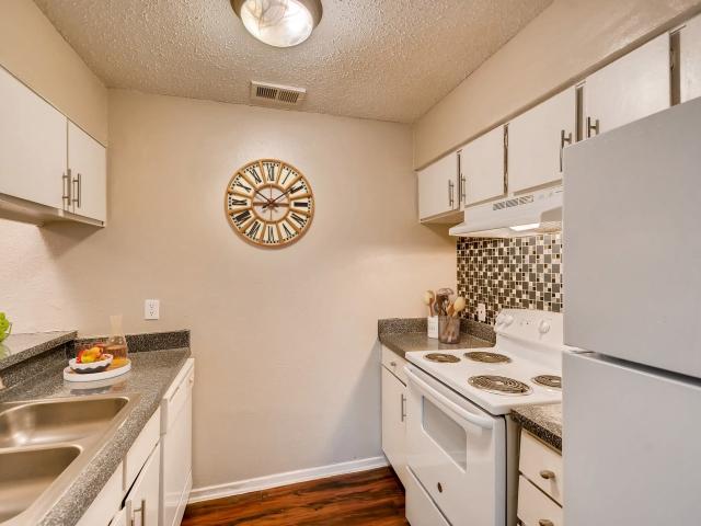 2 BR, 2 BA Apartment 2727 West Walnut Hill Lane Unit 155, Irving, TX 75038
