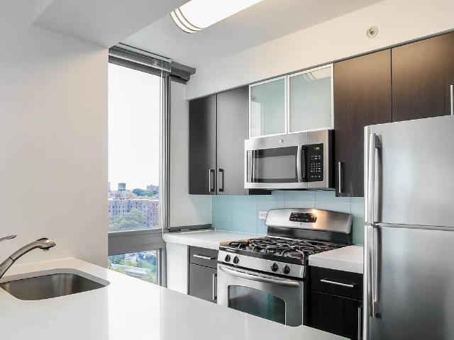 2 BR, 2 BA Apartment 277 Gold St, Brooklyn, NY 11201