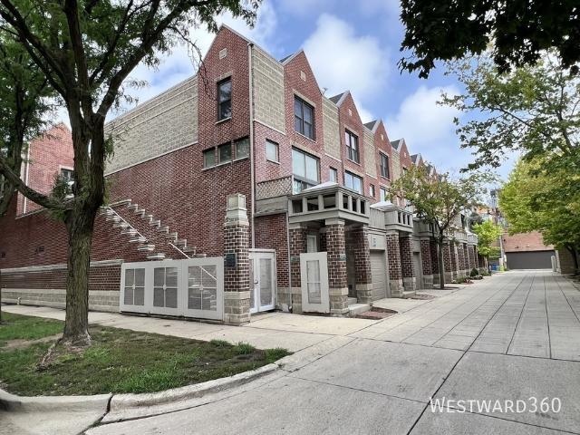 2 BR, 1.5 BA Apartment 2753 N Wayne, Chicago, IL 60614