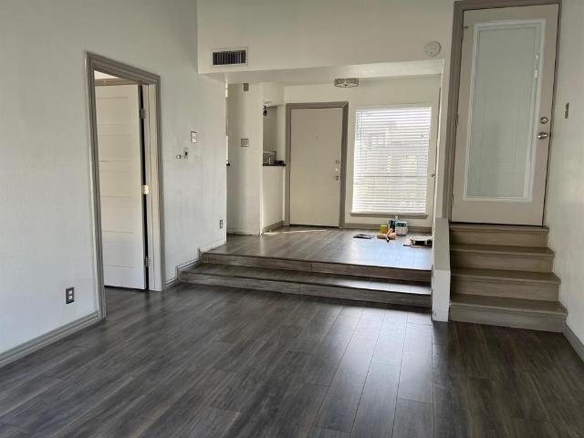 2 BR, 2 BA Apartment 2800 Douglas Avenue, Dallas, TX 75219