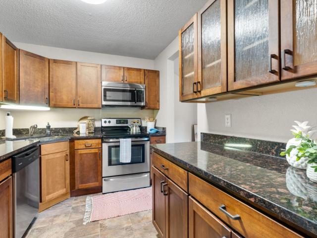 2 BR, 2 BA Apartment 2800 Rustic Place Unit 799 0123, Saint Paul, MN 55117
