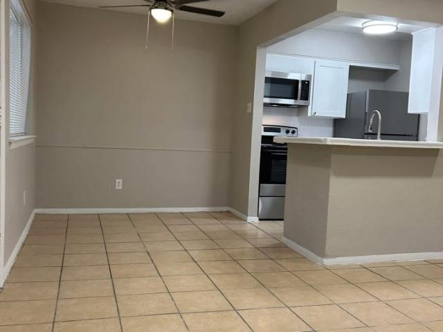 2 BR, 2 BA Apartment 2800 West Pioneer Drive Unit 1 130, Irving, TX 75061