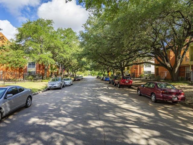 2 BR, 2 BA Apartment 2801 North Broadmead, Houston, TX 77025