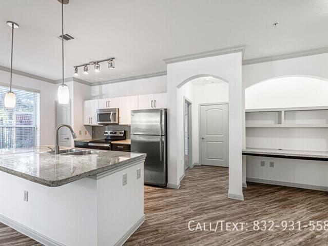 2 BR, 2 BA Apartment 2801 S Bartell Dr, Houston, TX 77054