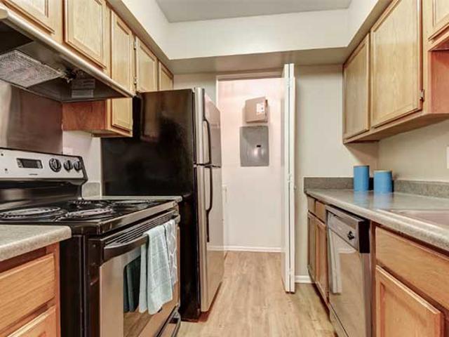 2 BR, 2 BA Apartment 2807 Shoreline Dr, Austin, TX 78728
