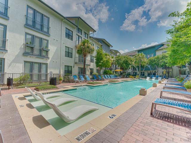 2 BR, 2 BA Apartment 2819 North Fitzhugh Avenue Unit 1303, Dallas, TX 75204