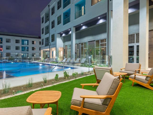 2 BR, 2 BA Apartment 2820 E Martin Luther King Blvd, Austin, TX 78702