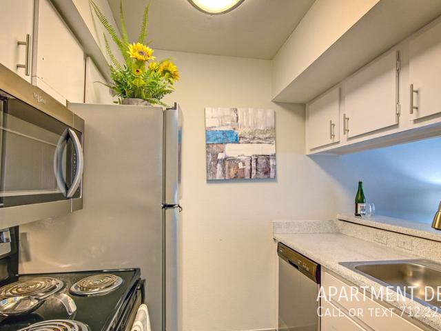2 BR, 2 BA Apartment 2821 Greenridge DrÂ, Houston, TX 77057