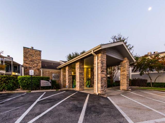 2 BR, 2 BA Apartment 2825 Foster Ln, Austin, TX 78757