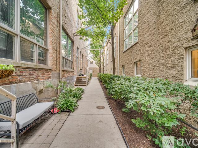 2 BR, 2 BA Apartment 2828 North Talman Avenue, Unit D12, Chicago, IL 60618