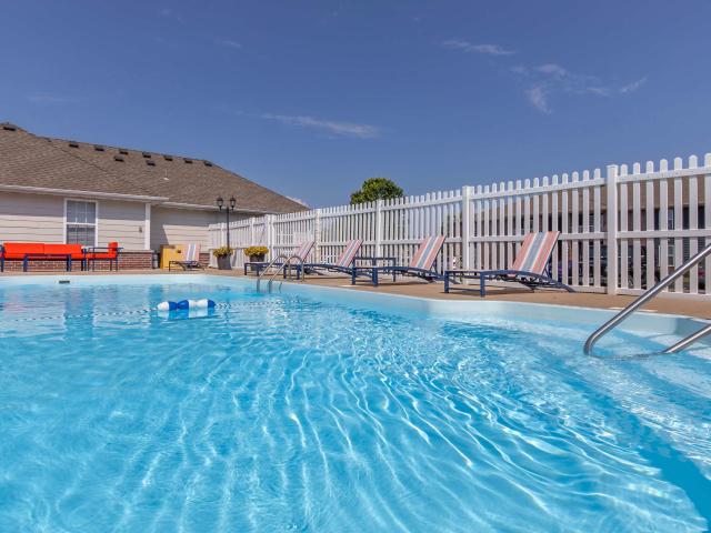 2 BR, 2 BA Apartment 2828 S Nettleton Ave Unit 201, Springfield, MO 65807