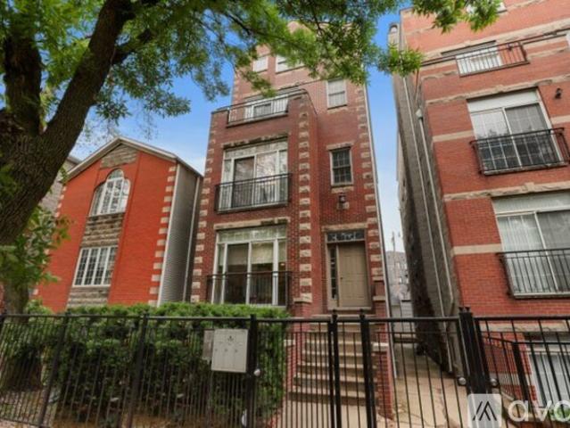 2 BR, 2 BA Apartment 2838 North Damen Avenue, Unit 2, Chicago, IL 60618