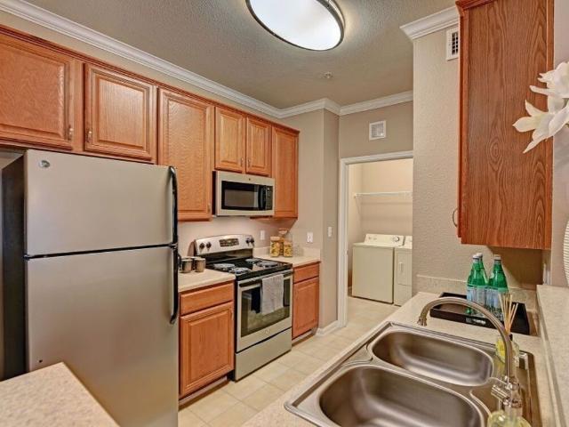 2 BR, 2 BA Apartment 2840 Shadowbriar Drive, Houston, TX 77077