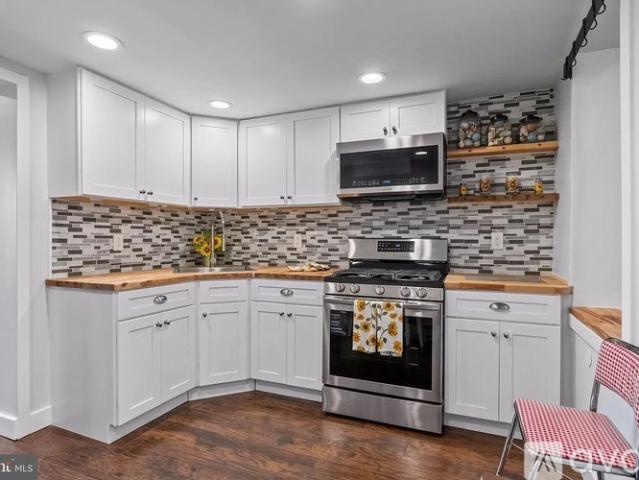 2 BR, 2 BA Apartment 2846 Almond St, Philadelphia, PA 19134