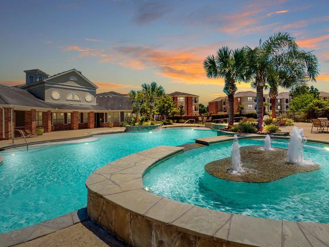 2 BR, 2 BA Apartment 2850 Oak Road Unit 1307, Pearland, TX 77584