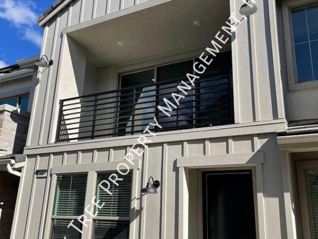 2 BR, 2 BA Apartment 2863 E. Tamarind Drive, Fresno, CA 93730