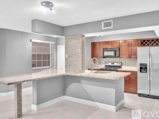 2 BR, 2 BA Apartment 2881 N Oakland Forest Dr, Unit 105, Oakland Park, FL 33309