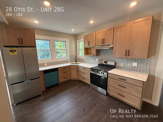2 BR, 2 BA Apartment 28 Otis St Manchester, CT 06040