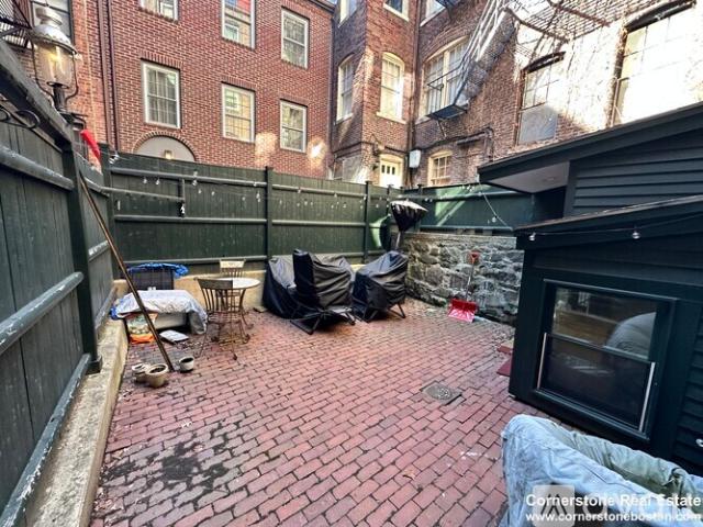 2 BR, 2 BA Apartment 28 Phillips St, Unit M, Boston, MA 02114