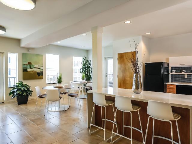 2 BR, 2 BA Apartment 2915 Ball St Unit 24 330, Galveston, TX 77550