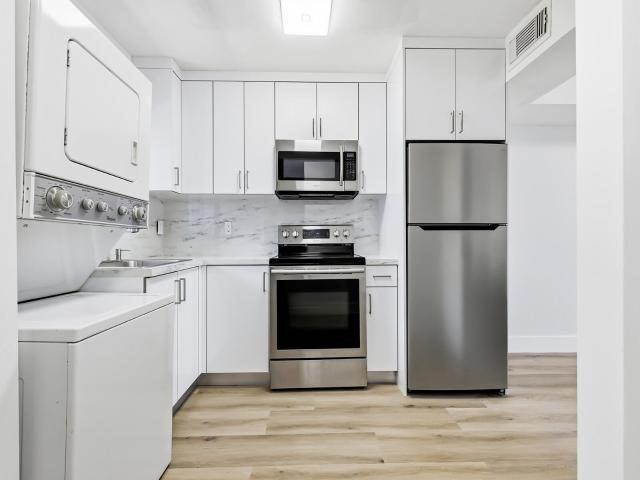 2 BR, 2 BA Apartment 2925 West 80th Street, Hialeah, FL 33018
