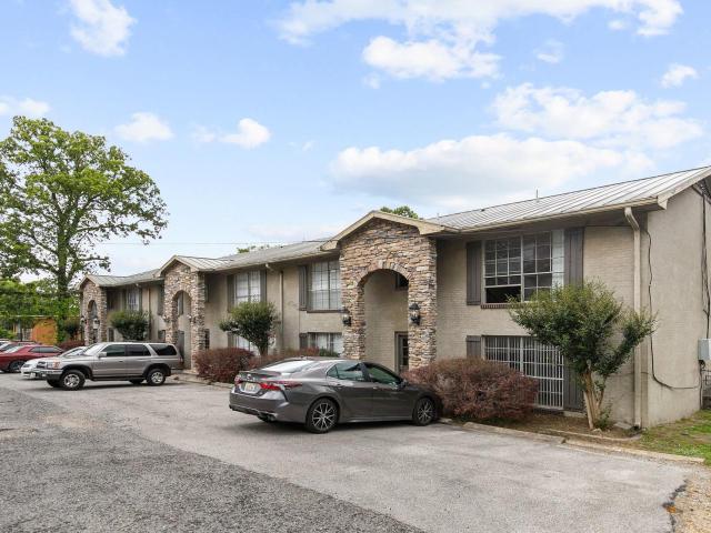 2 BR, 2 BA Apartment 2933 Clairmont Avenue Unit 10, Birmingham, AL 35205