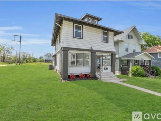 2 BR, 2 BA Apartment 2942 Wayne Ave, Unit 1, Kansas City, MO 64109