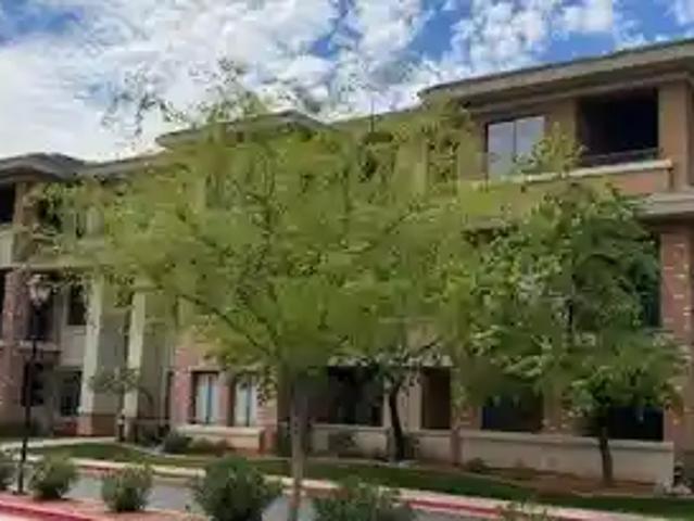 2 BR, 2 BA Apartment 2989 N 44th St, Phoenix, AZ 85018