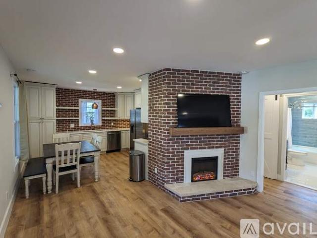 2 BR, 2 BA Apartment 29 Woodrow Ave, Unit 1, Asheville, NC 28801