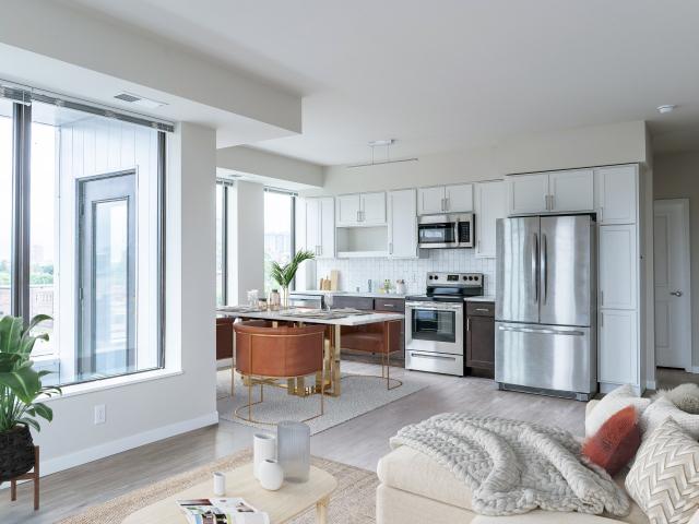 2 BR, 2 BA Apartment 2000 Lyndale Avenue South Unit 325, Minneapolis, MN 55405