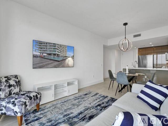 2 BR, 2 BA Apartment 2000 Metropica Wy, Unit 1408, Sunrise, FL 33323