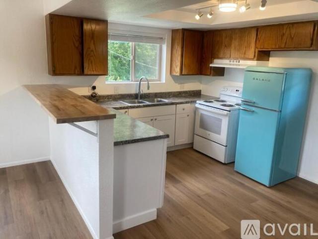 2 BR, 2 BA Apartment 2005 North Center Street, Unit 1, Flagstaff, AZ 86004