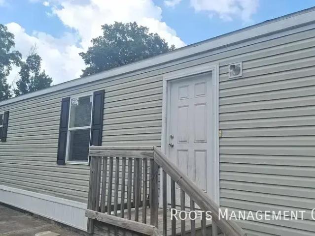 2 BR, 2 BA Apartment 2009 Hamburg Pike Trlr 120, Jeffersonville, IN 47130