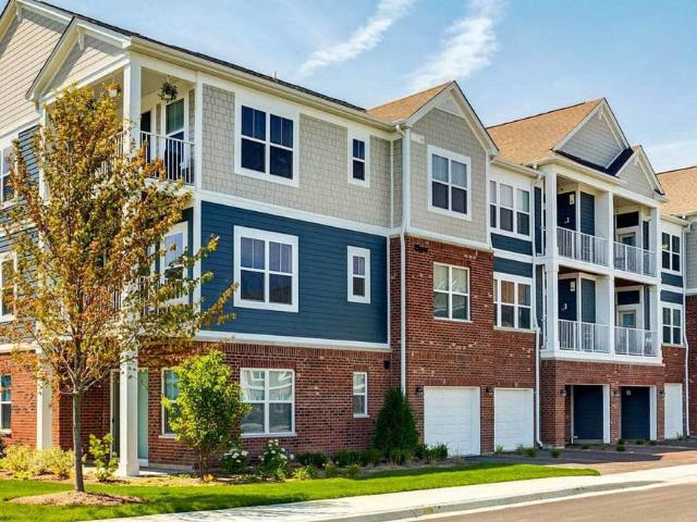 2 BR, 2 BA Apartment 200 Hudson Court Unit 204, Wheeling, IL 60090