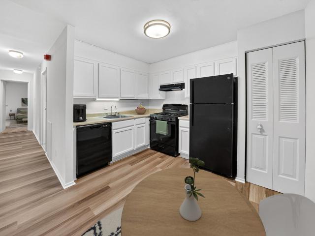 2 BR, 2 BA Apartment 2012 Baltimore Road Unit F41, Rockville, MD 20851